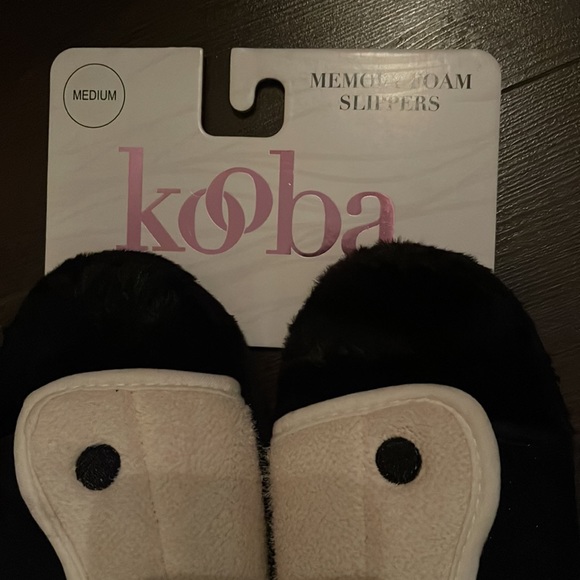 Kooba | Shoes | New Kooba Ying Yang Medium Memory Foam Slippers | Poshmark